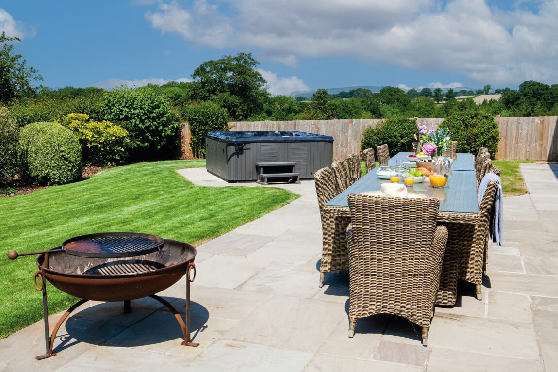 Roundton Farmhouse | Large Group Accommodation